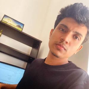 Tharindu Balasuriya Software Engineering online tutor රු 1000/hour