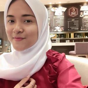 Ari Harnani Restu Rahayu, S.Pd English home tutor Rp 75000 - Rp 200000/hour